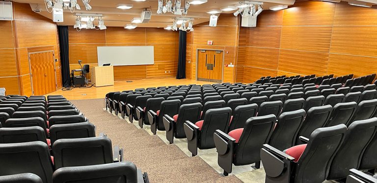 Alumni Memorial 32 | Classroom Technology Resource